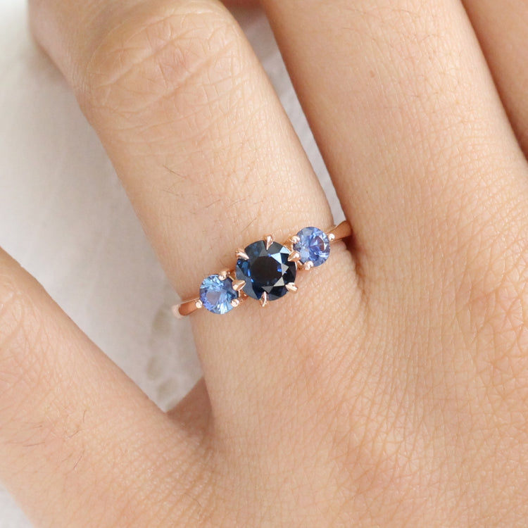 Round Cut Engagement Rings, Round Shaped Ring and Bridal Wedding Sets ...