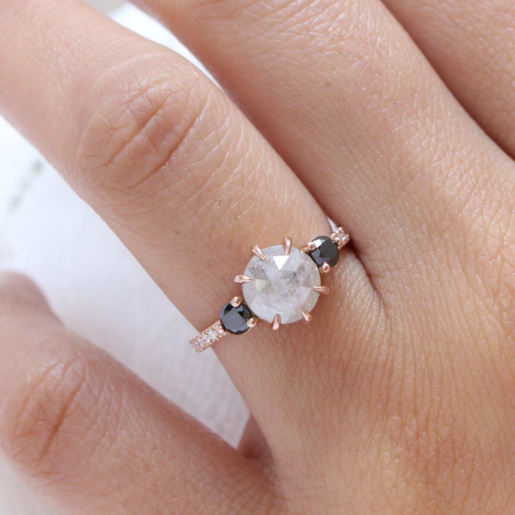 Round Cut Engagement Rings, Round Shaped Ring and Bridal Wedding Sets ...